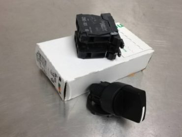 XB5AD33 SQUARE D/TELEMECANIQUE SELECTOR SWITCH COMPLETE ASSEMBLIES ...